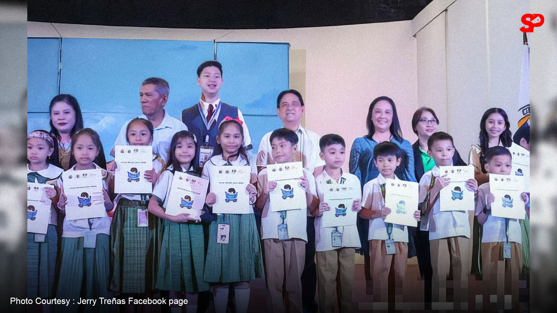 6.8K Grade 3 learners get workbooks from Iloilo City government ...