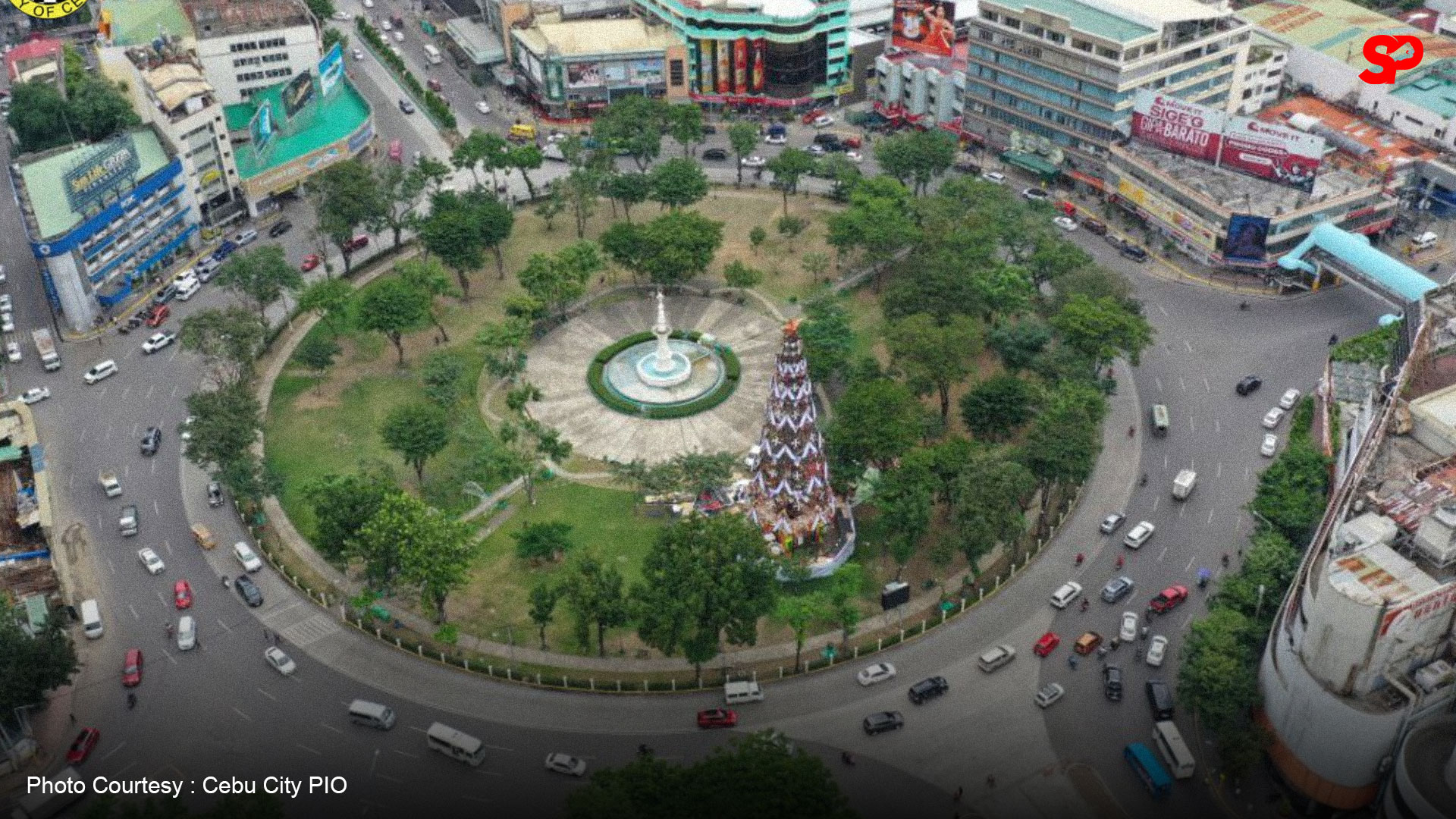 MLhuillier Christmas tree takes shape at Fuente Osmeña Circle - Sunday ...