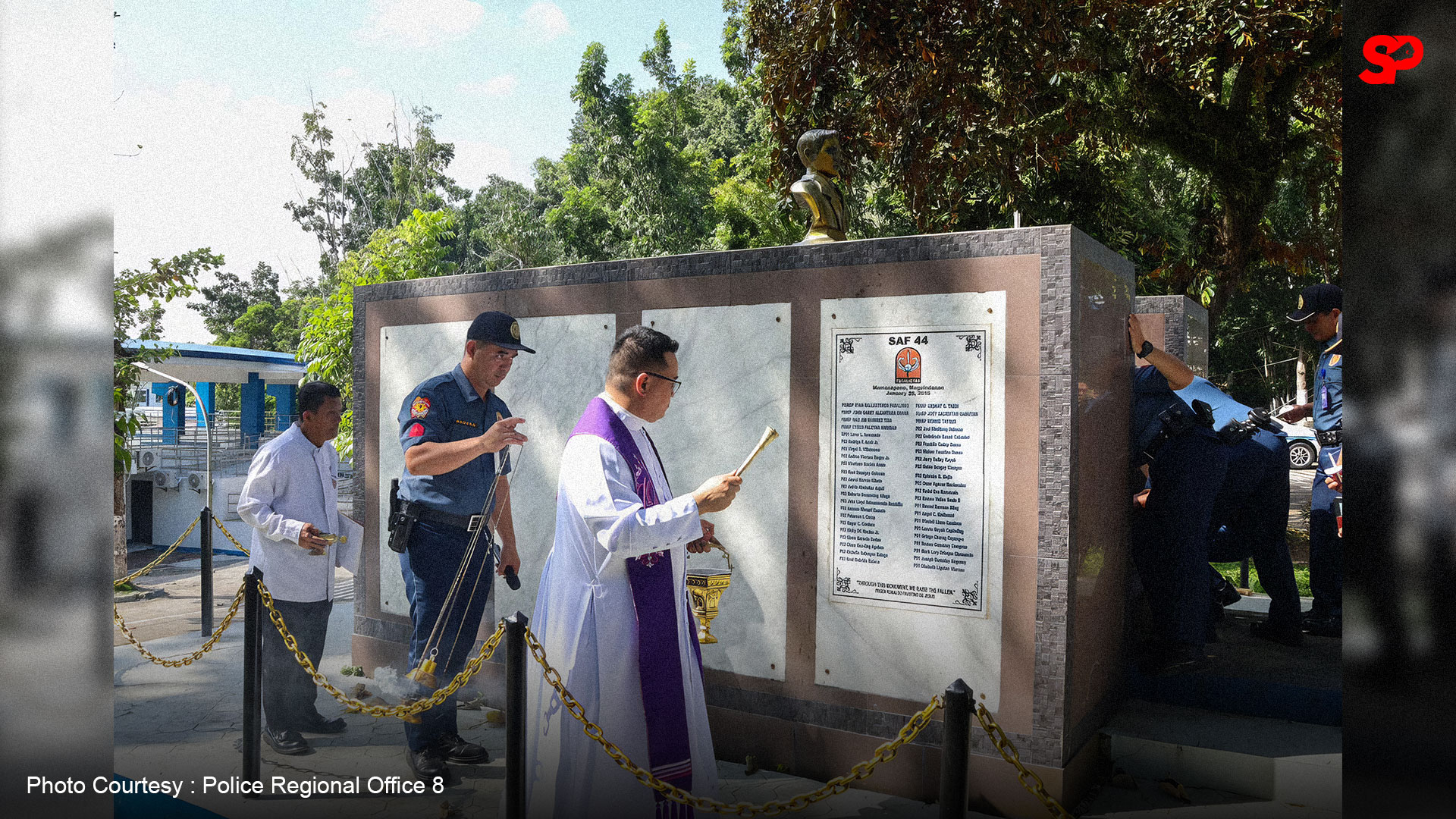 PRO 8 honors fallen PNP officers on All Souls Day - Sunday Punch