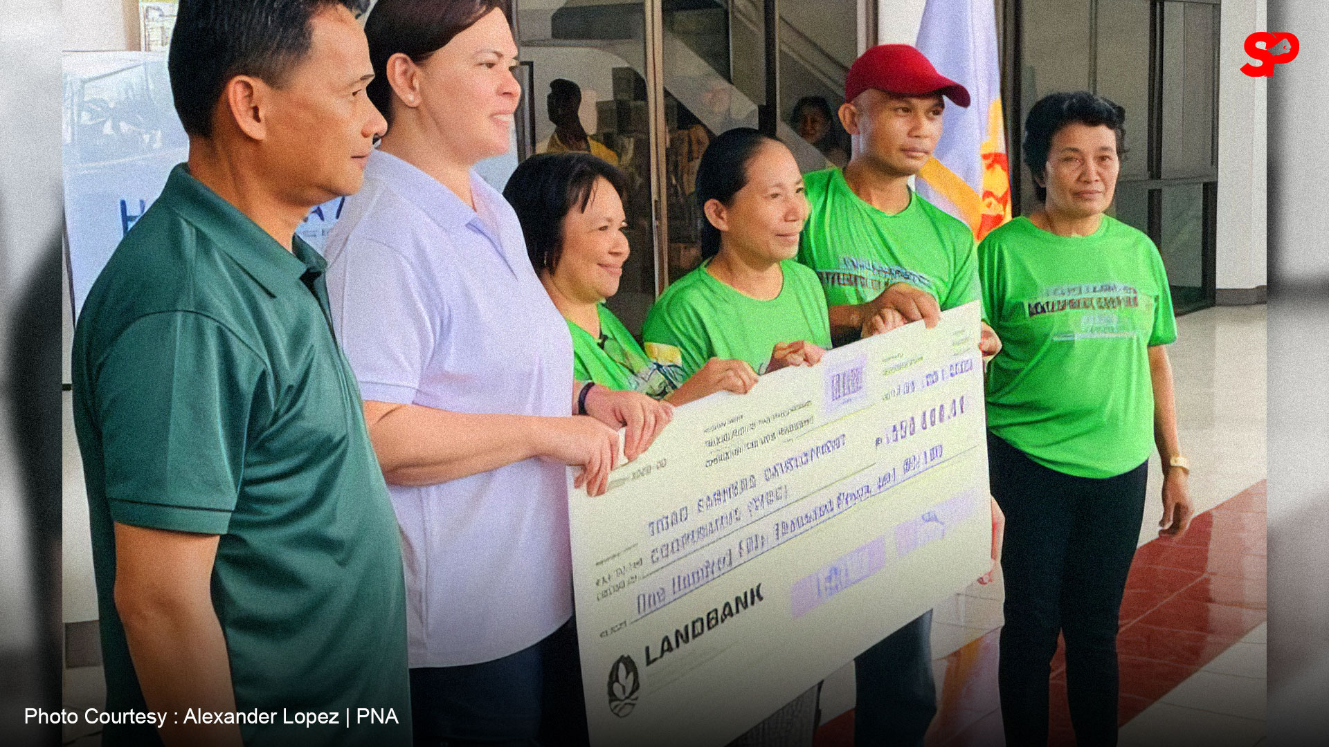 VP Duterte leads livelihood aid distribution to farmers’ Surigao ...
