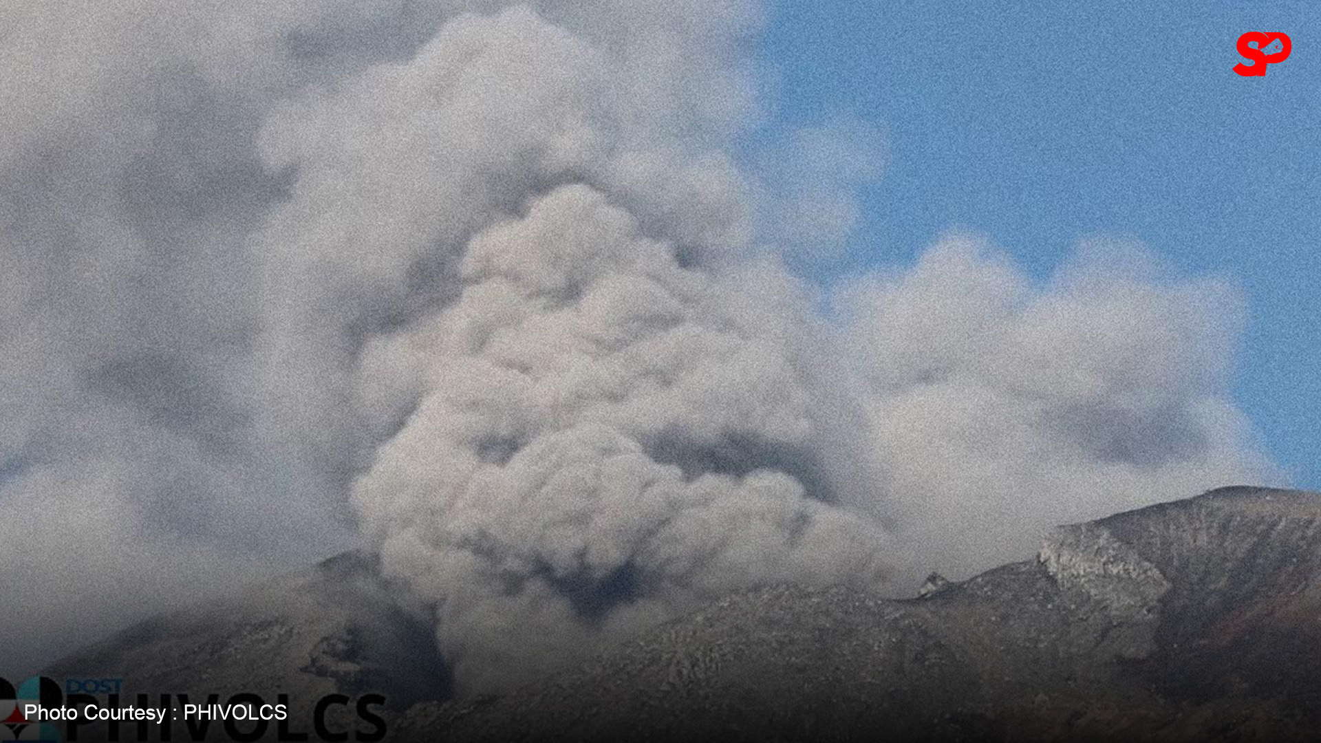 Mount Kanlaon emits volcanic ash; Alert level raised to 2 - Sunday Punch